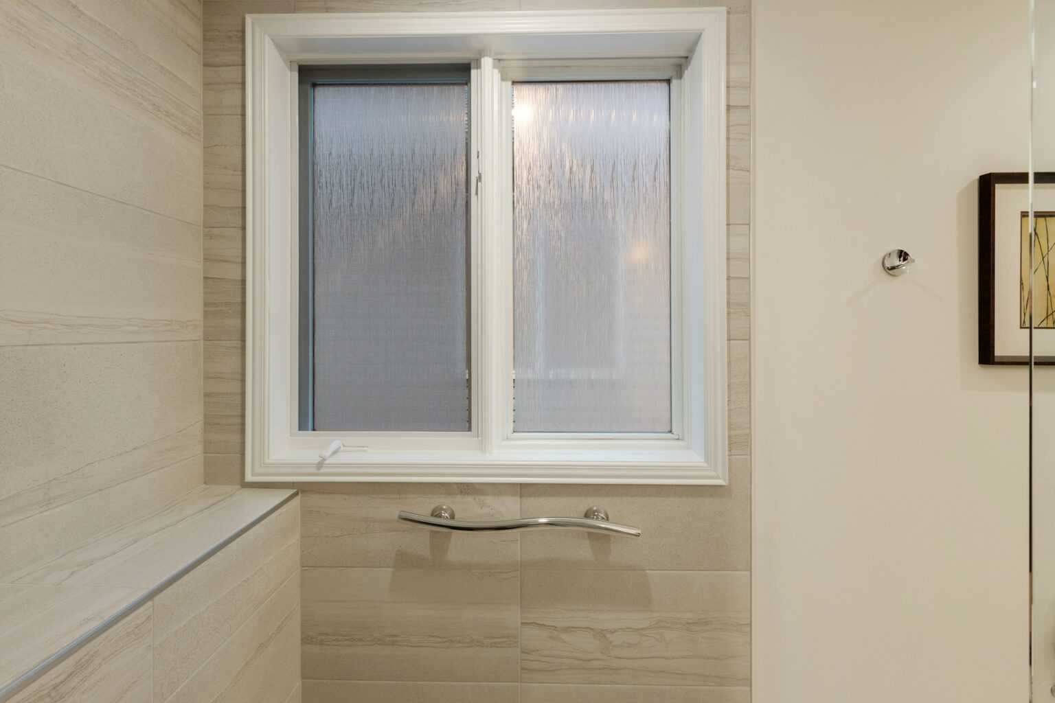 Bathroom Window Ideas: Best Styles, Materials & Privacy Tips